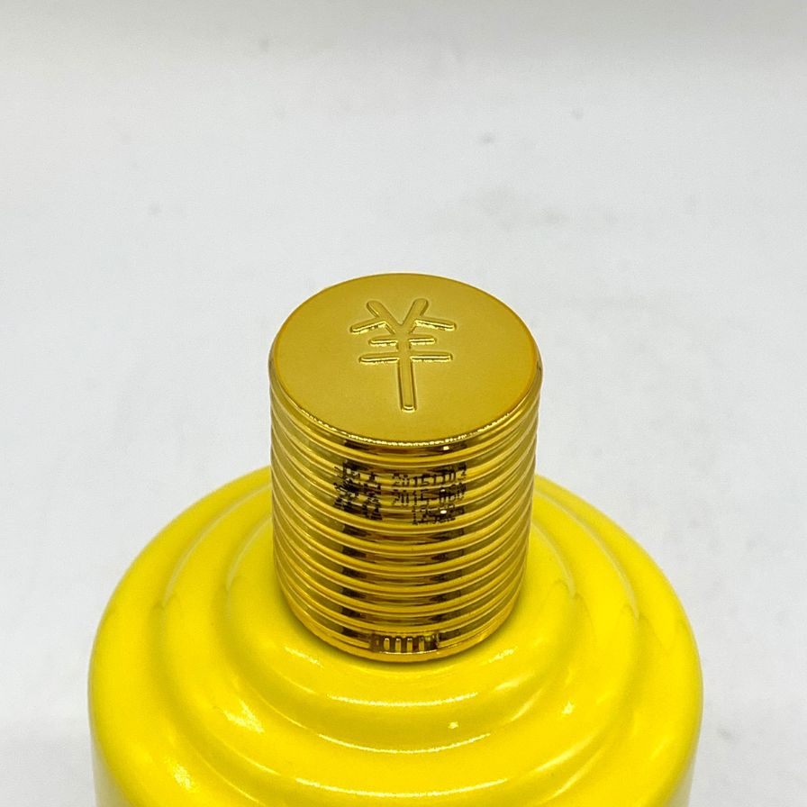 貴州茅台酒 五星ラベル 乙未羊年 黄陶器ボトル 2015 500ml 53% MOUTAI KWEICHOW 中国酒677g【J】液漏れ品 – お酒の格安通販 サケヤス